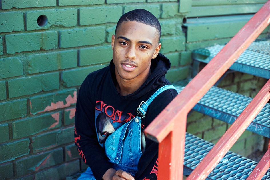 KEITH POWERS: "Me gusta ir cambiando mi estilo, no adherirme a nada en ...
